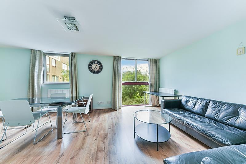 Leeward Court, Asher Way, Wapping... 1 bed flat - £1,950 pcm (£450 pw)