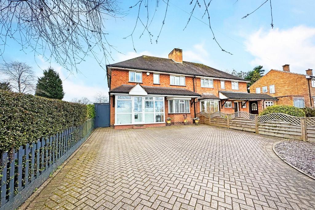 Moat Lane, Solihull, B91 4 bed semi-detached house - £425,000