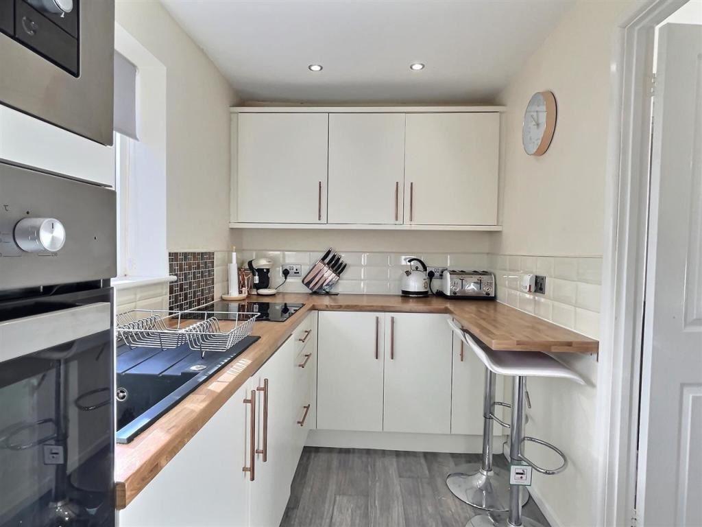 Bagots Oak, Highfields, Stafford... 3 bed semi-detached house - £140,000