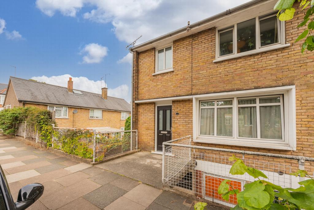 Ormiston Road, Greenwich, SE10 3 bed maisonette - £495,000