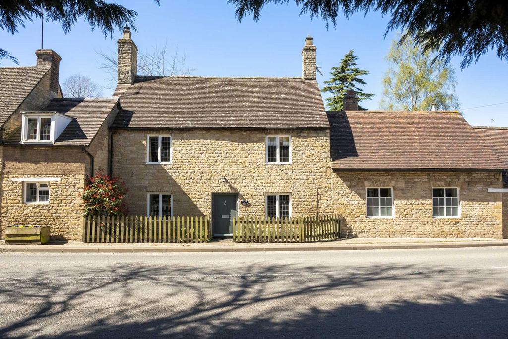 The Old Smithy, Long Compton 4 bed cottage for sale - £800,000