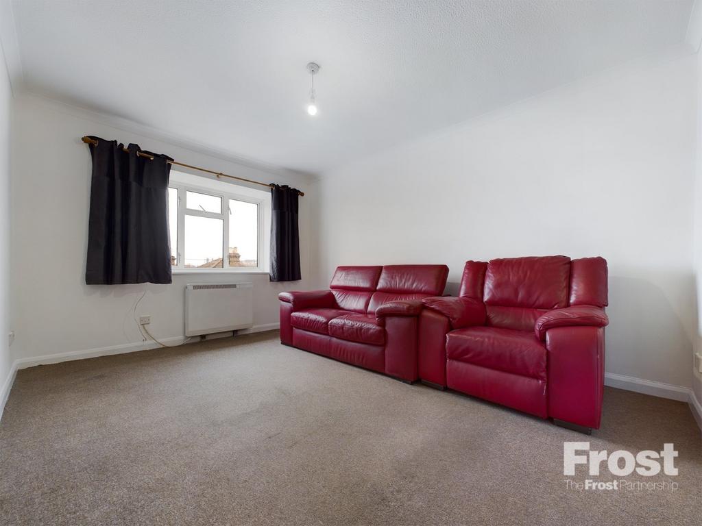 Edgell Road, Staines-upon-Thames... 1 bed property - £1,300 pcm (£300 pw)
