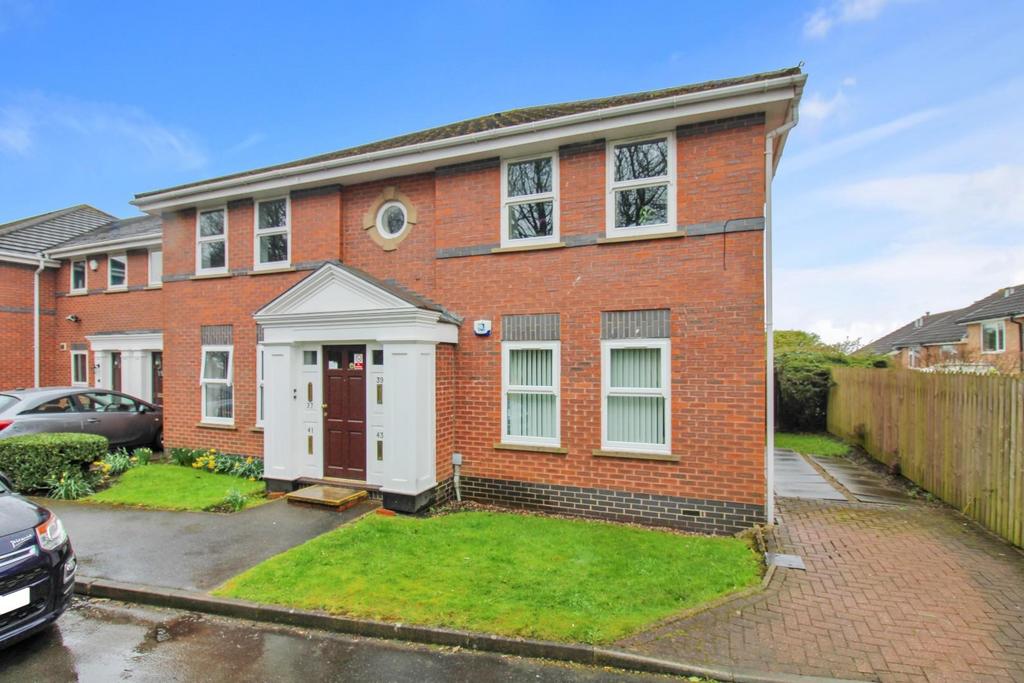Peacock Court, Yeadon, Leeds 2 bed flat - £695 pcm (£160 pw)