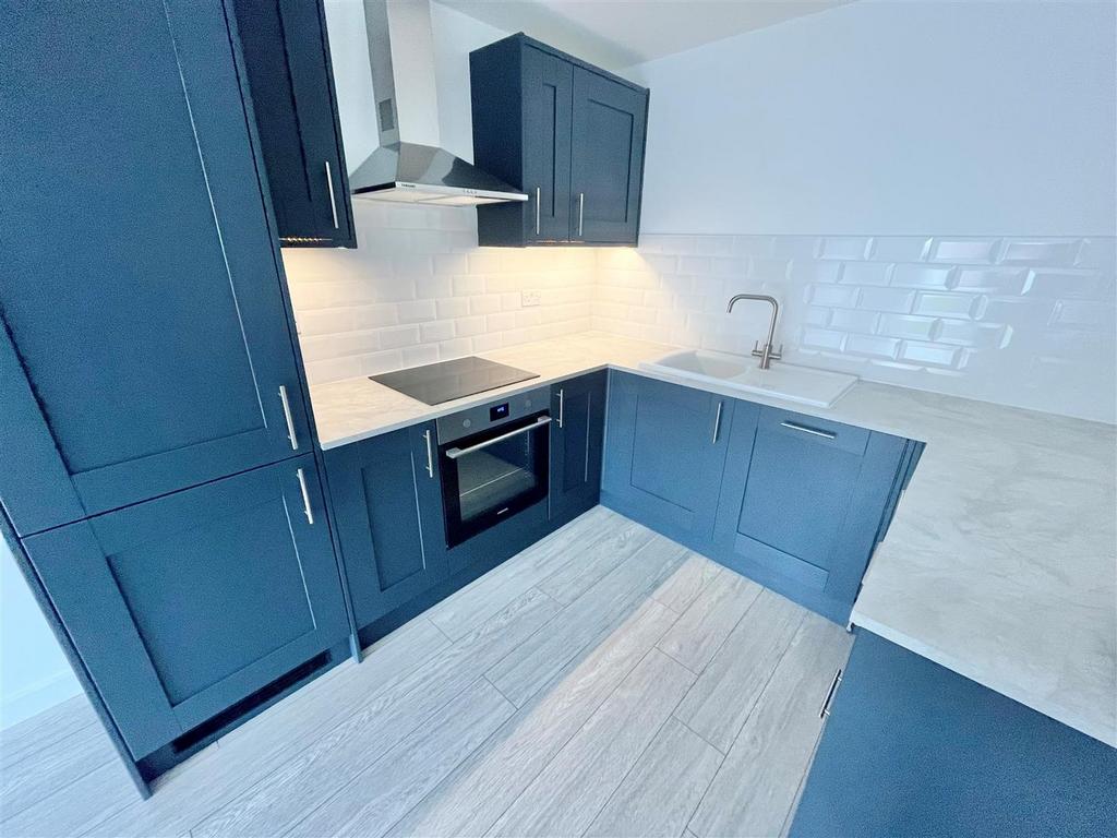 Newsboy House, Old Bedford Road, Luton 2 bed apartment - £1,350 pcm (£ ...