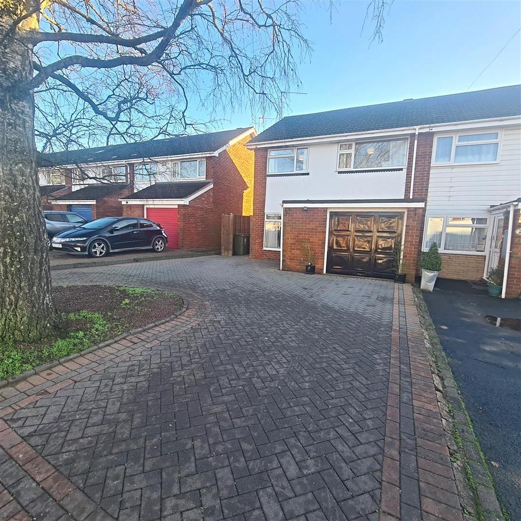 Columbia Drive, Worcester WR2 3 bed end of terrace house - £260,000