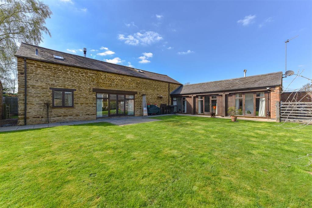 Old Road, Walgrave, Northampton 4 bed detached house - £595,000