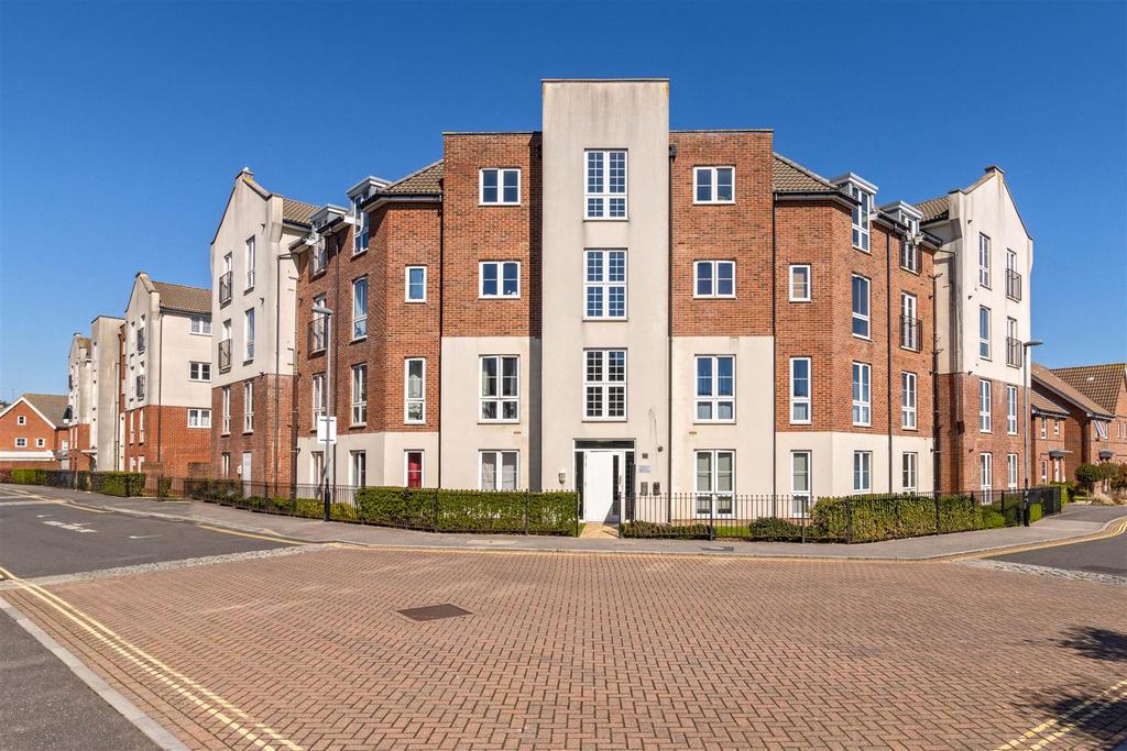 Cambrian Way, Worthing 2 bed flat - £250,000
