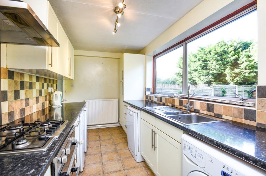 Pickhurst Lane West Wickham BR4 4 bed house - £2,200 pcm (£508 pw)