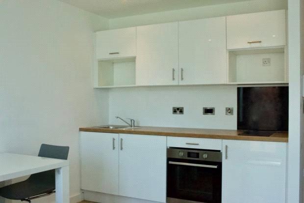 Media City, Michigan Point Tower A... Flat - £850 pcm (£196 pw)