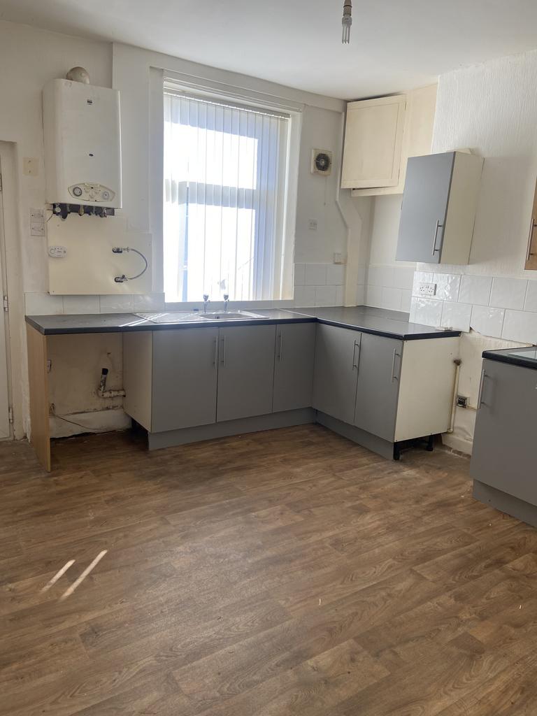 Midgley Street, Colne BB8 2 bed terraced house - £450 pcm (£104 pw)