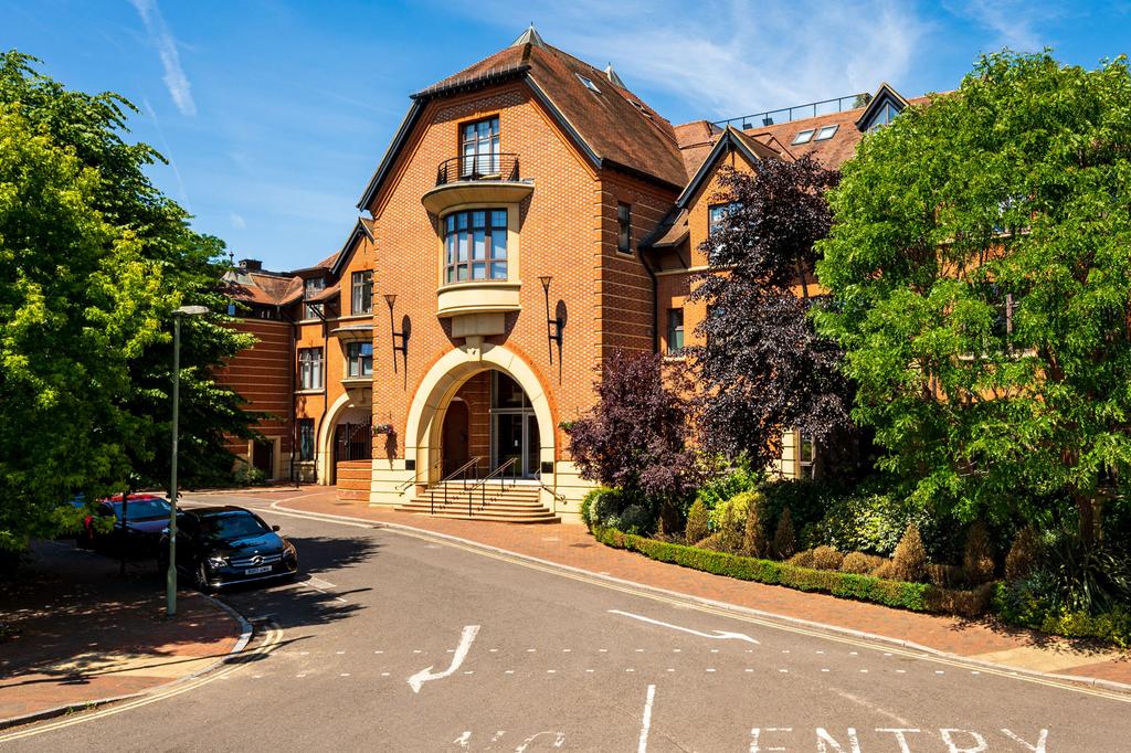 Station Road, Henley-on-Thames RG9 2 bed apartment - £725,000