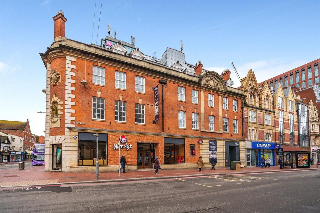 Station Road, Reading, RG1 1 bed apartment - £1,250 pcm (£288 pw)