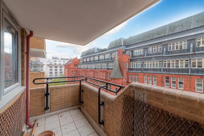 Leather Lane, London EC1N 1 bed apartment - £2,058 pcm (£475 pw)