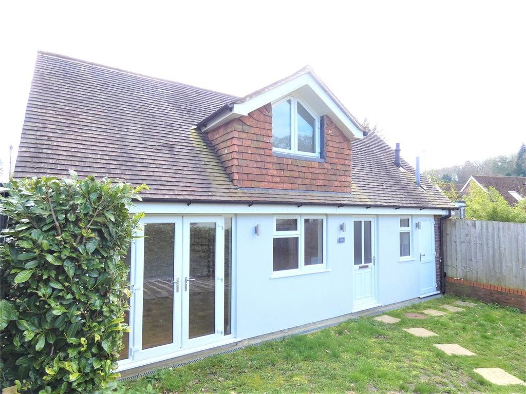 The Avenue, Haslemere, Surrey, GU27 2 bed detached house - £1,650 pcm ...