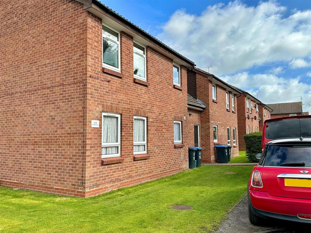 Rufford Close, Alcester Studio - £80,000