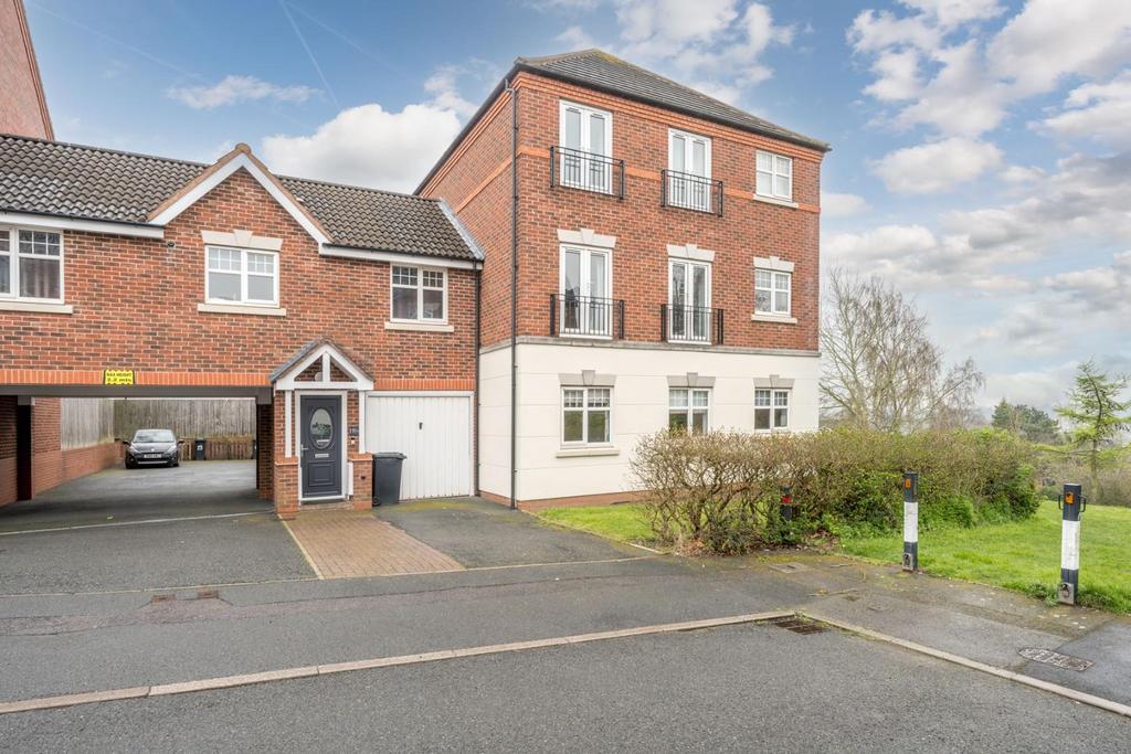 Manderston Close, Dudley, DY1 2TZ 2 bed flat - £130,000