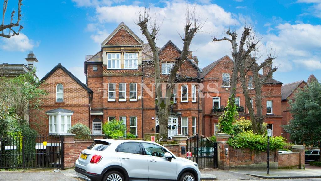 Netherhall Gardens, London, NW3 4 bed apartment - £4,500 pcm (£1,038 pw)