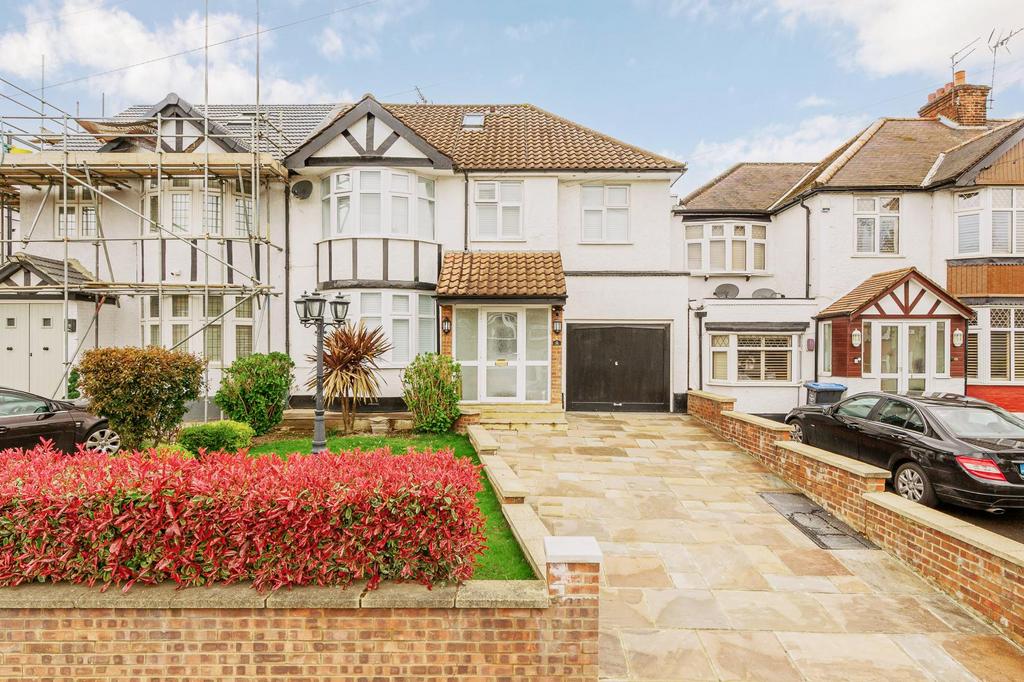 Birchen Grove, NW9 8RT 5 bed semi-detached house to rent - £4,000 pcm ...