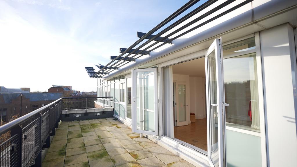 Seven Kings Way, KINGSTON UPON THAMES KT2 3 bed penthouse for sale - £699,950