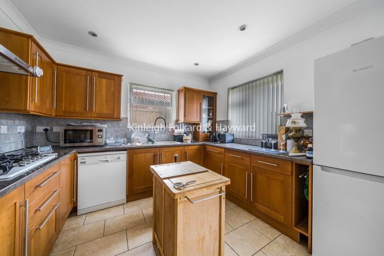 Waterbank Road London SE6 3 bed house - £2,300 pcm (£531 pw)