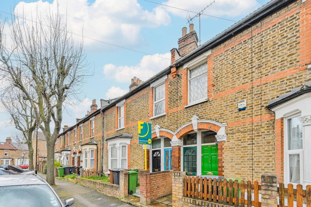 Hove Avenue, Walthamstow, London, E17 2 bed flat - £440,000