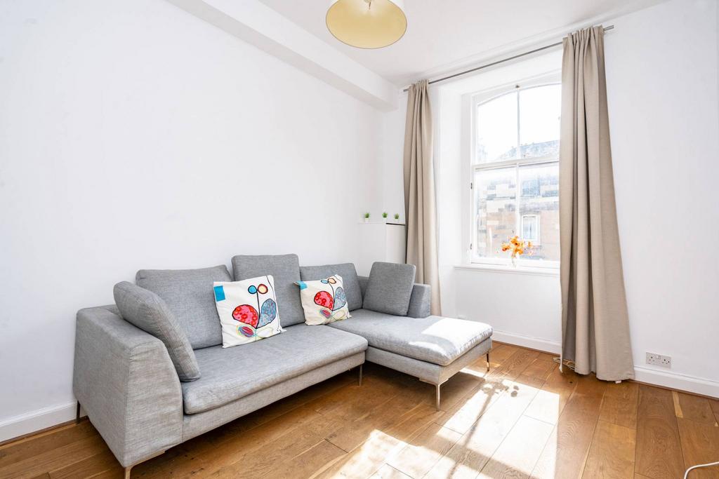 17/5 Dalmeny Street, Edinburgh, EH6 8PF 1 bed flat - £180,000