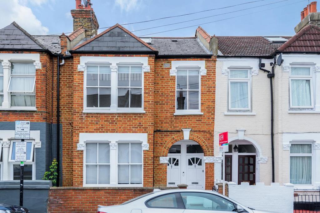 Pevensey Road, Tooting 2 bed flat - £475,000