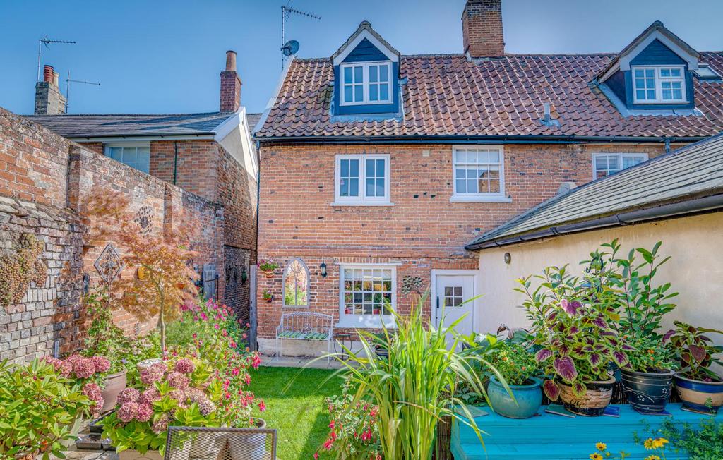 High Street, Ixworth 3 bed semi-detached house - £350,000