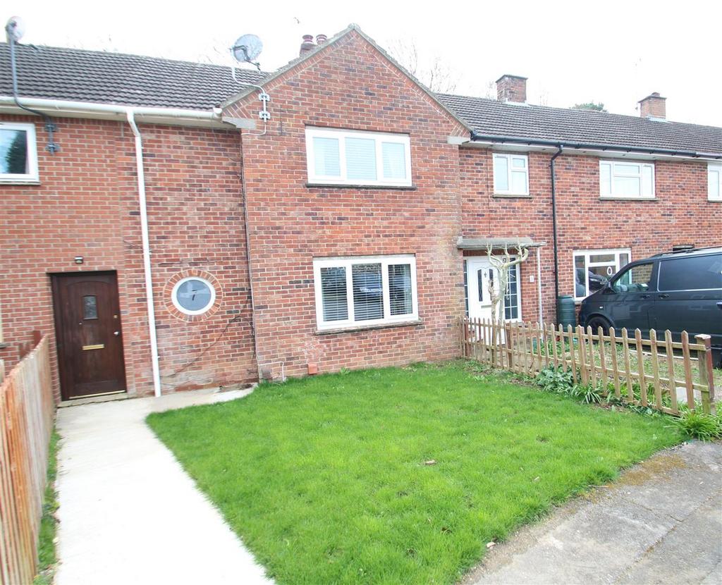 Cedar Close, Salisbury 2 bed terraced house - £250,000