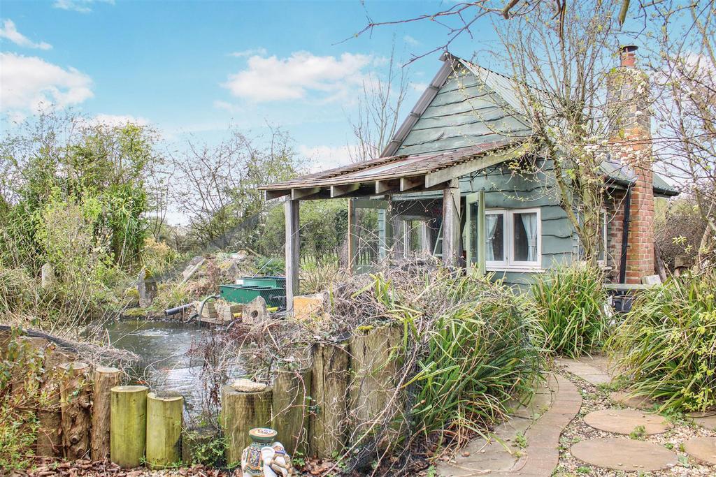 Cliff-En-Howe Road, Pott Row 2 bed semi-detached bungalow - £299,950