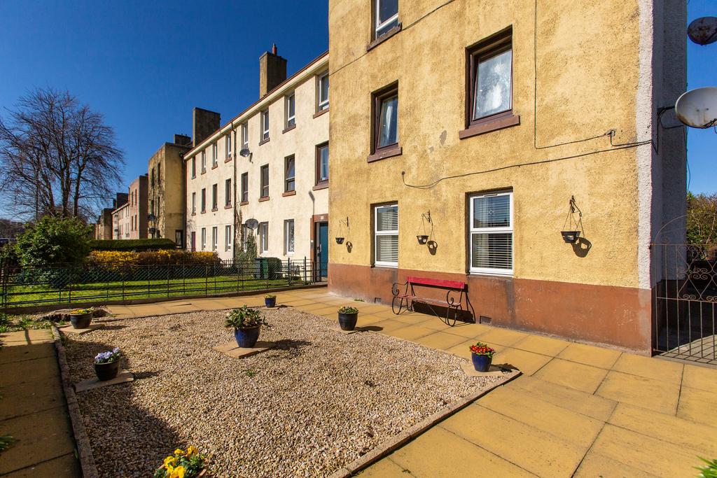 53/2 Craigentinny Road, Edinburgh EH7... 2 bed ground floor flat - £155,000