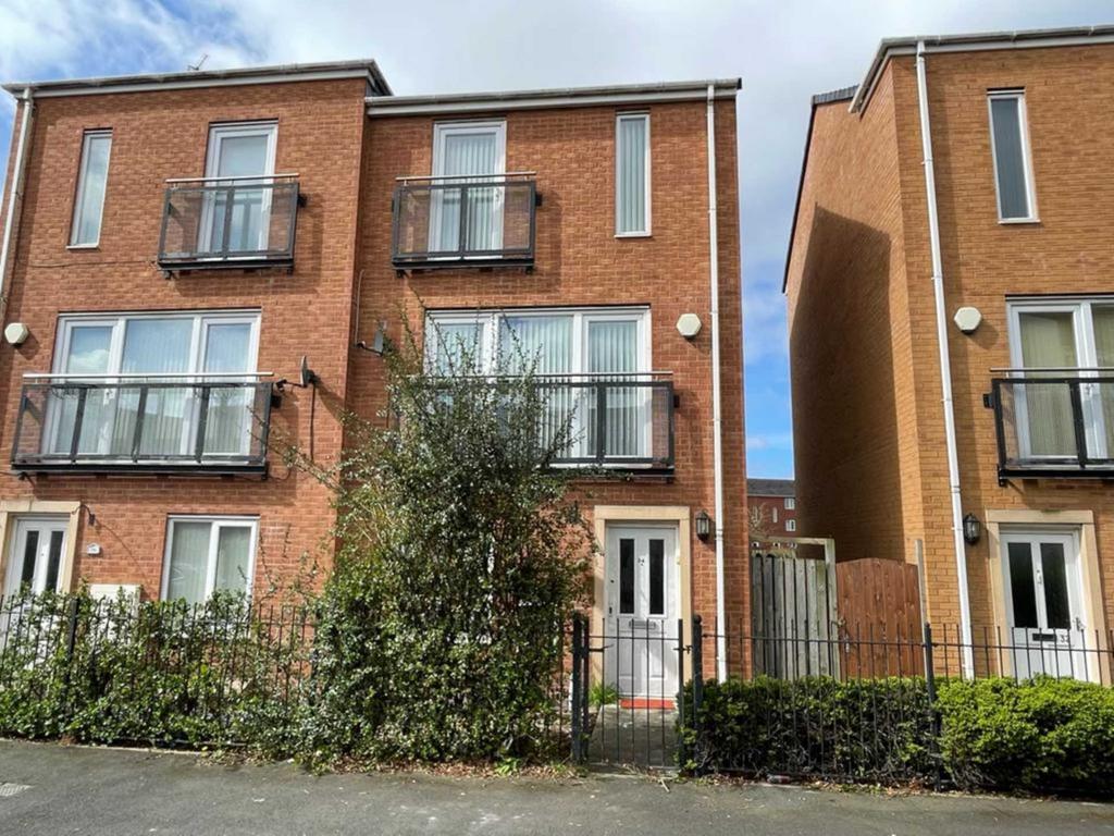 Cascade Road, Hunts Cross 3 bed townhouse - £950 pcm (£219 pw)
