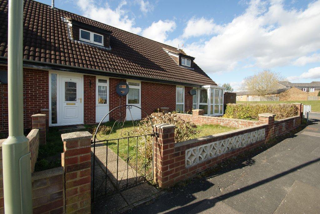 Hadrian Road, Roman Way, Andover, SP10 2 bed terraced house - £950 pcm ...