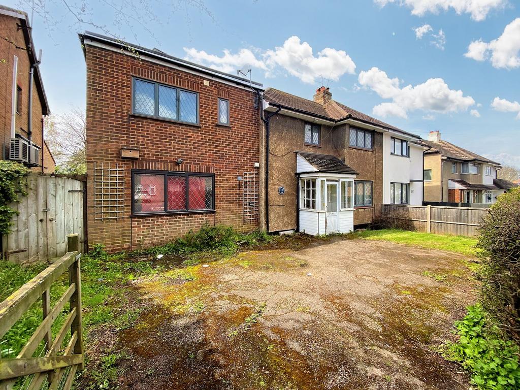 Cardinal Avenue, Borehamwood, WD6 4 bed semi-detached house - £675,000