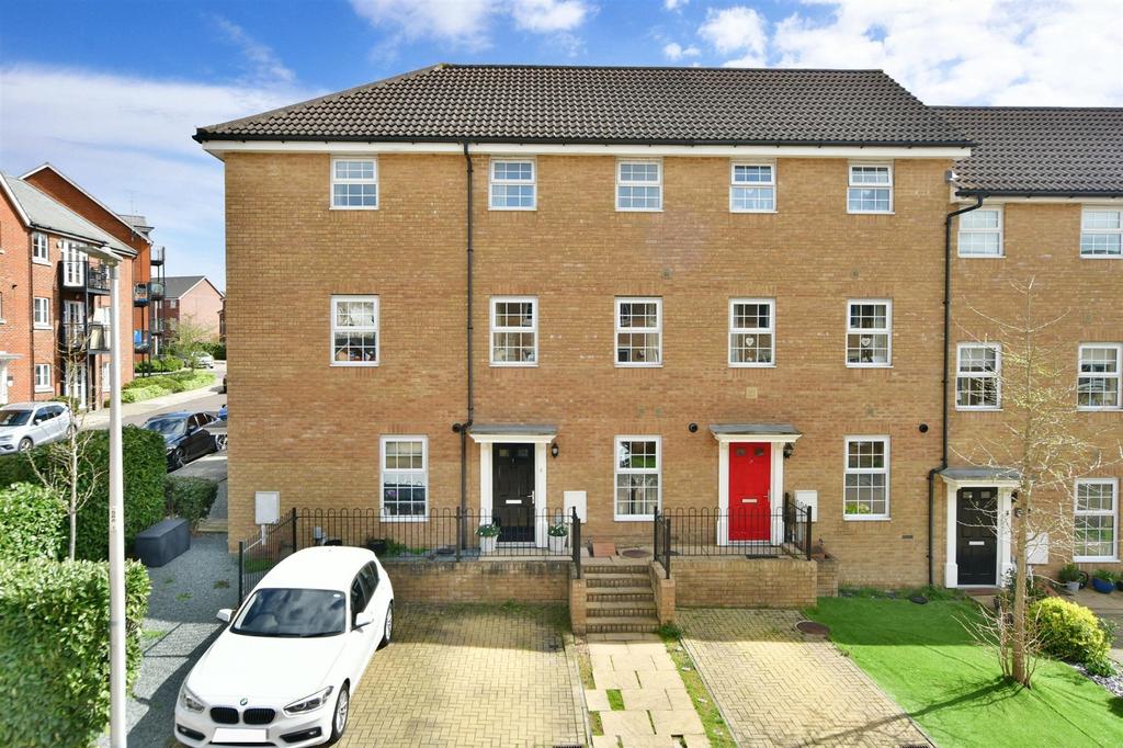 Sarafand Grove Strood Rochester Kent 4 Bed Townhouse £375 000