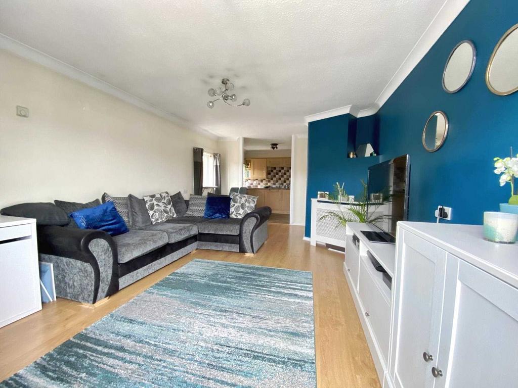 Lower Street, Basildon SS15 1 bed flat - £200,000