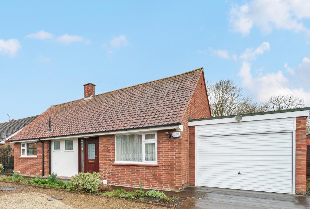 Steventon Oxfordshire Ox13 2 Bed Detached Bungalow For Sale £525 000