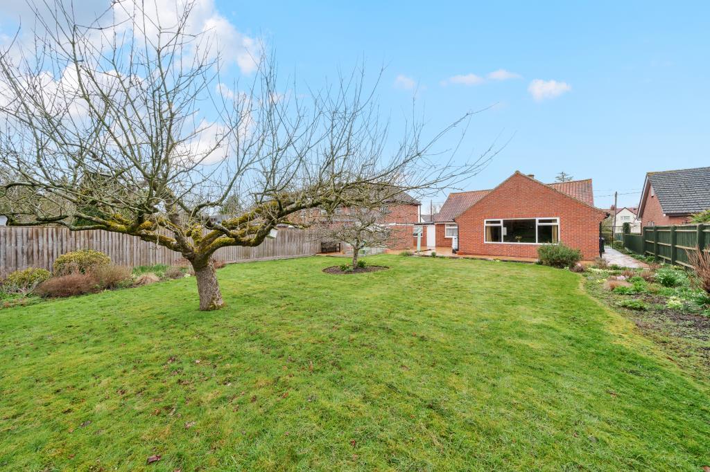 Steventon Oxfordshire Ox13 2 Bed Detached Bungalow For Sale £525 000