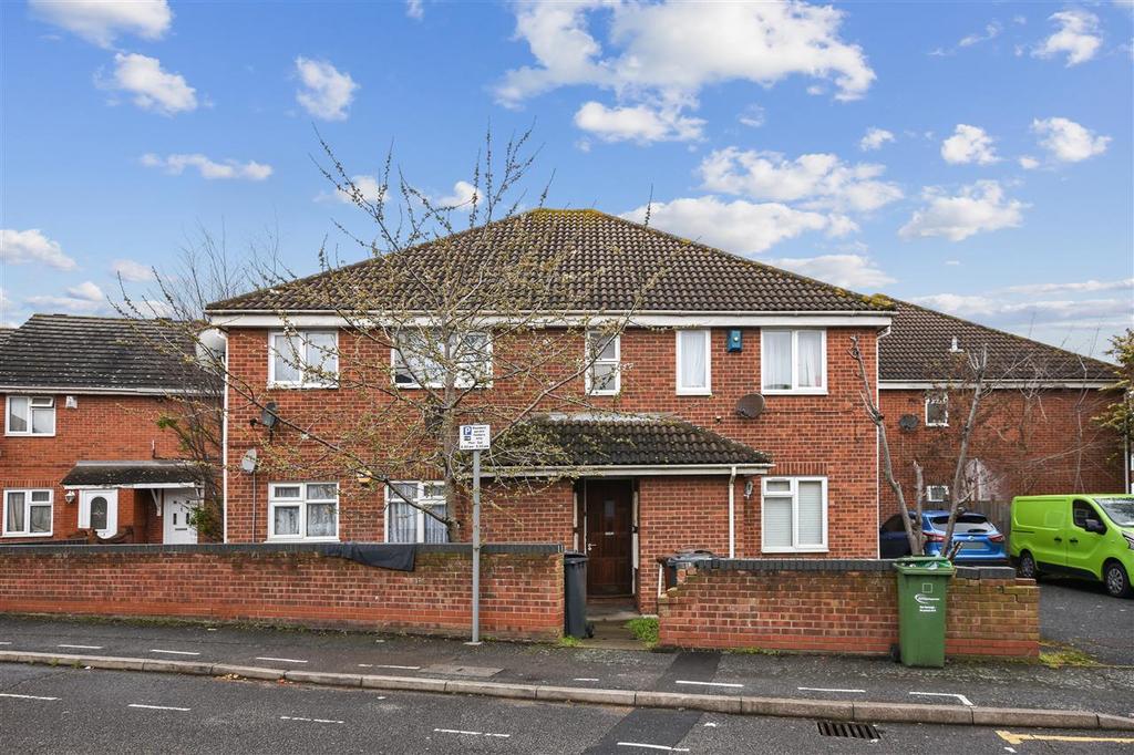 Burdetts Road, Dagenham, Essex 2 bed apartment - £250,000