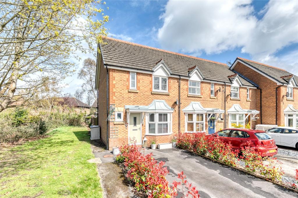 Hale End, Bracknell, Berkshire, RG12 2 bed end of terrace house - £385,000