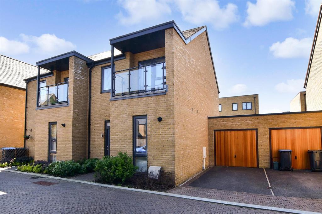 Bullfinch Road, Newhall, Harlow, Essex 3 bed semi-detached house for ...