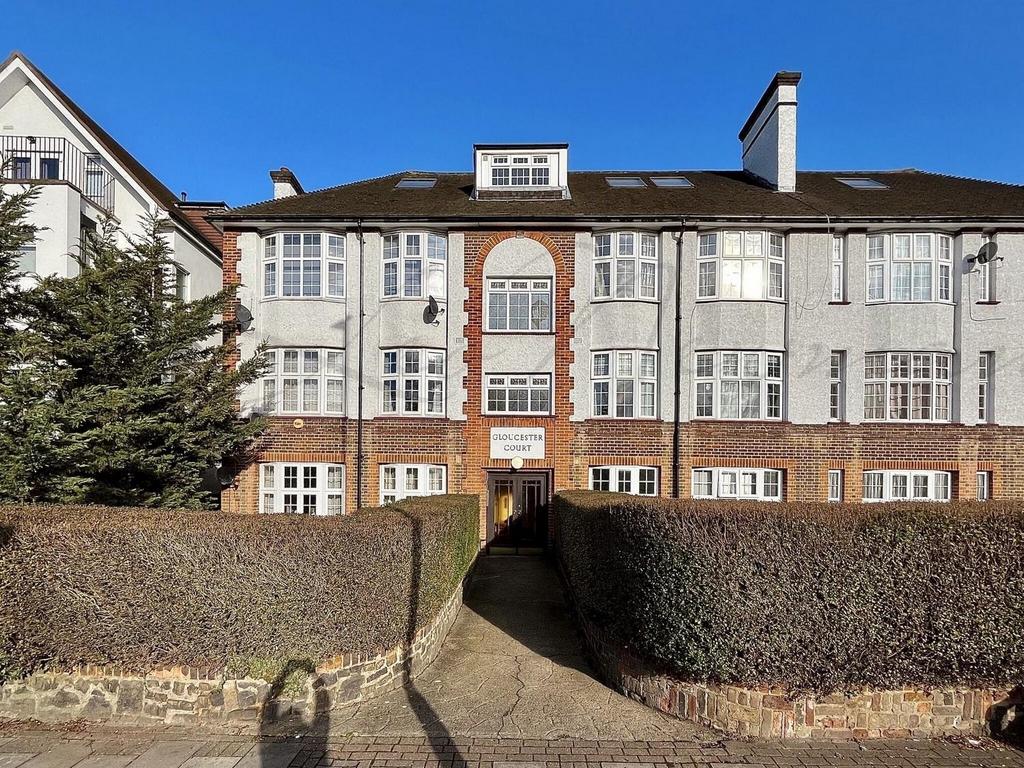 Gloucester Court, Golders Green, NW11 2 bed flat - £1,995 pcm (£460 pw)