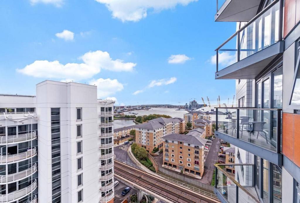 Elektron Building, Canary Wharf... 1 bed flat - £2,200 pcm (£508 pw)