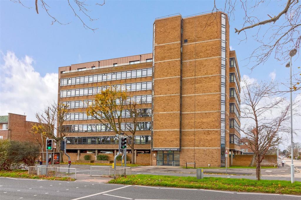 Strand Parade, Goring-By-Sea 1 bed flat - £180,000