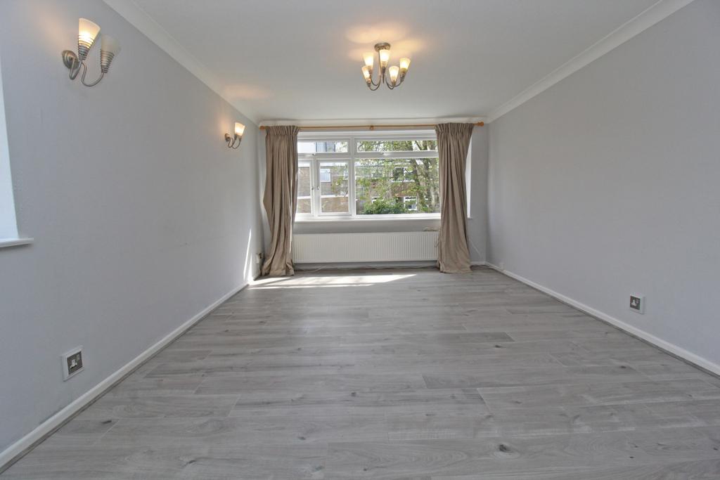 Stanstead Manor, St. James Road, SM1 2 bed flat - £1,800 pcm (£415 pw)