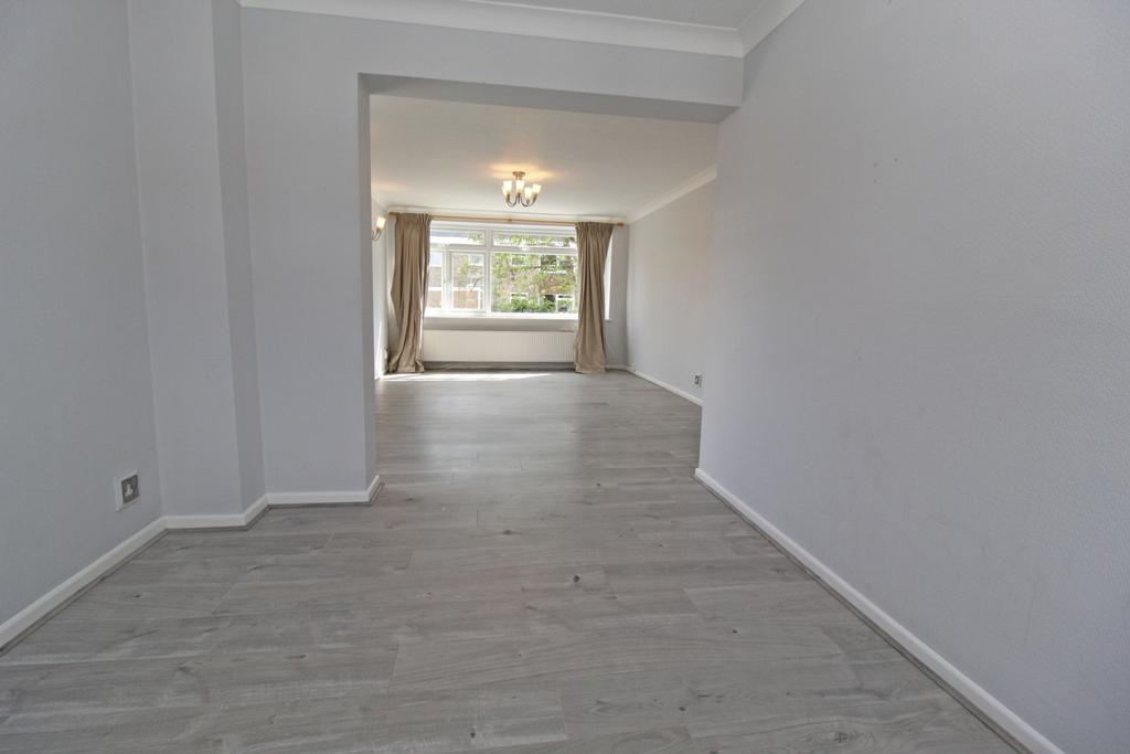Stanstead Manor, St. James Road, SM1 2 bed flat - £1,800 pcm (£415 pw)