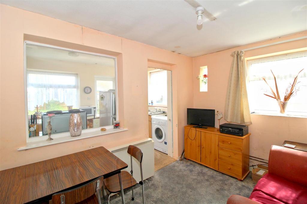 Hawth Park Road, Seaford 2 bed semi-detached bungalow - £315,000