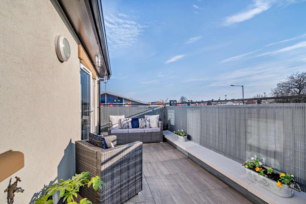 Broughton Court, High Street, Harrogate, HG2 7JE 2 bed apartment for ...