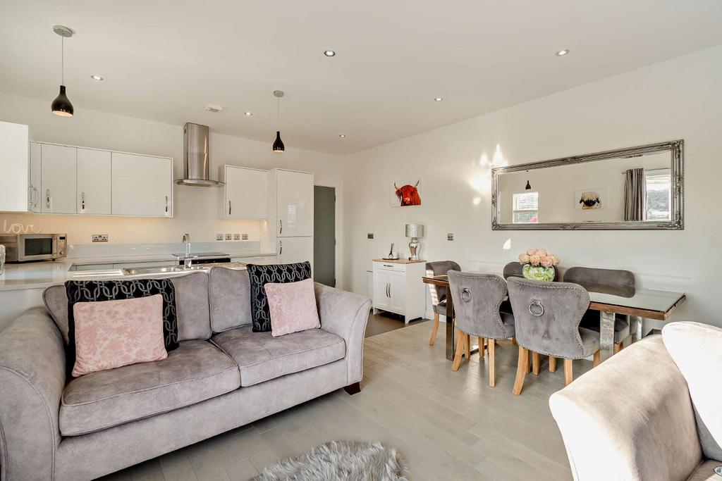 Broughton Court, High Street, Harrogate, HG2 7JE 2 bed apartment for ...