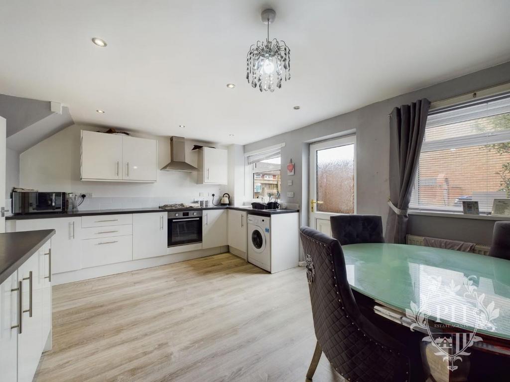 Cargo Fleet Lane, Middlesbrough 3 bed end of terrace house - £110,000